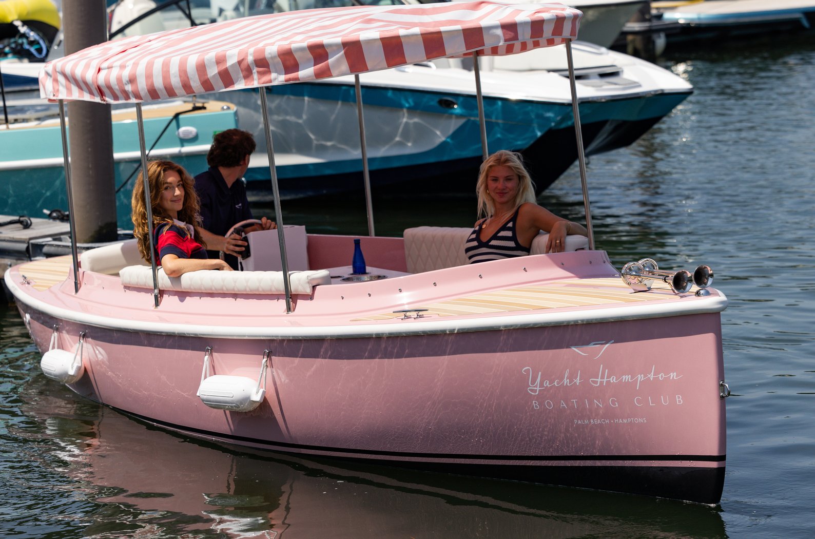 22' 2025 "Barbie" Fun Boat | Eco-Friendly Cruises in Sag Harbor