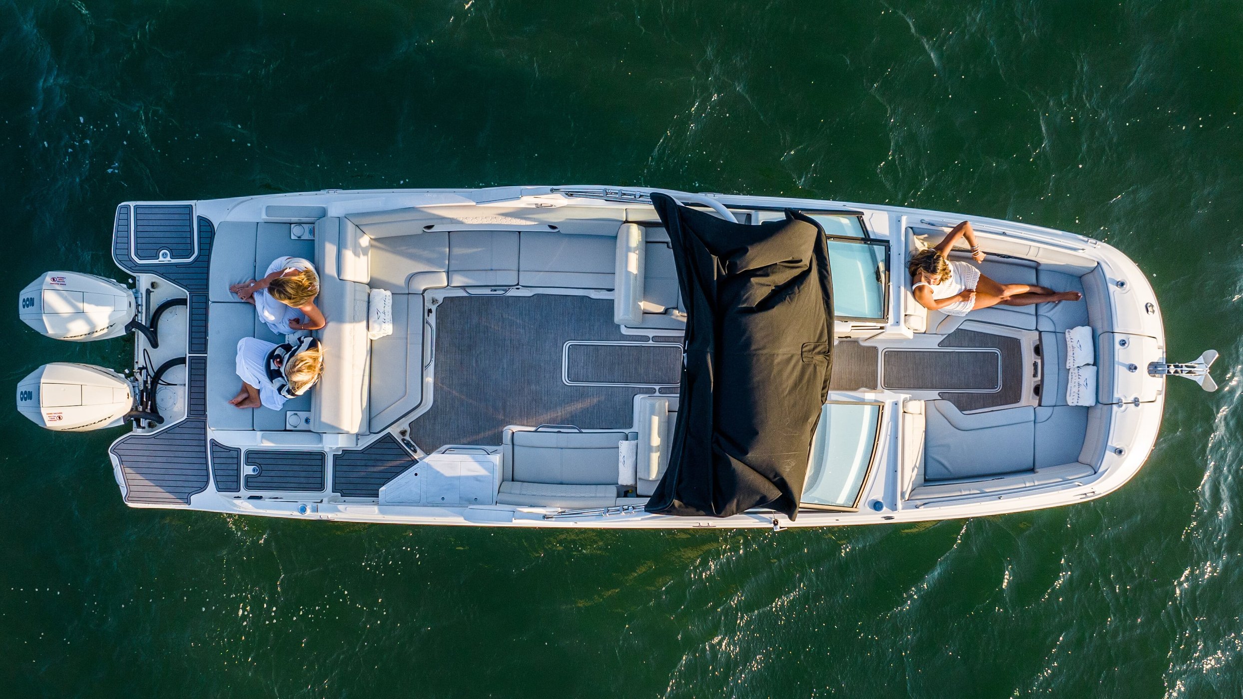 29' Sea Ray 290 | 2023 Speedboat with Bluetooth Stereo & Swim Platform