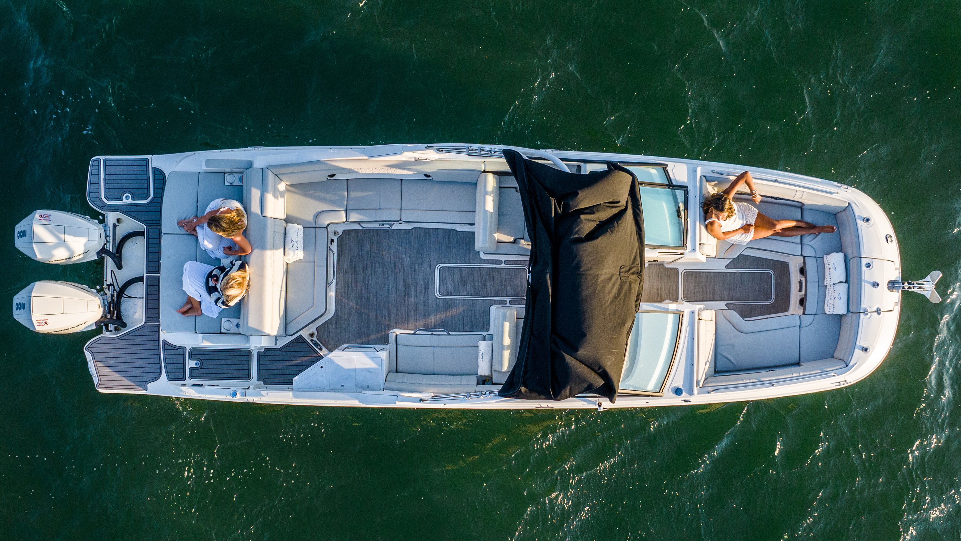 29' Sea Ray 290 | 2023 Speedboat with Bluetooth Stereo & Swim Platform