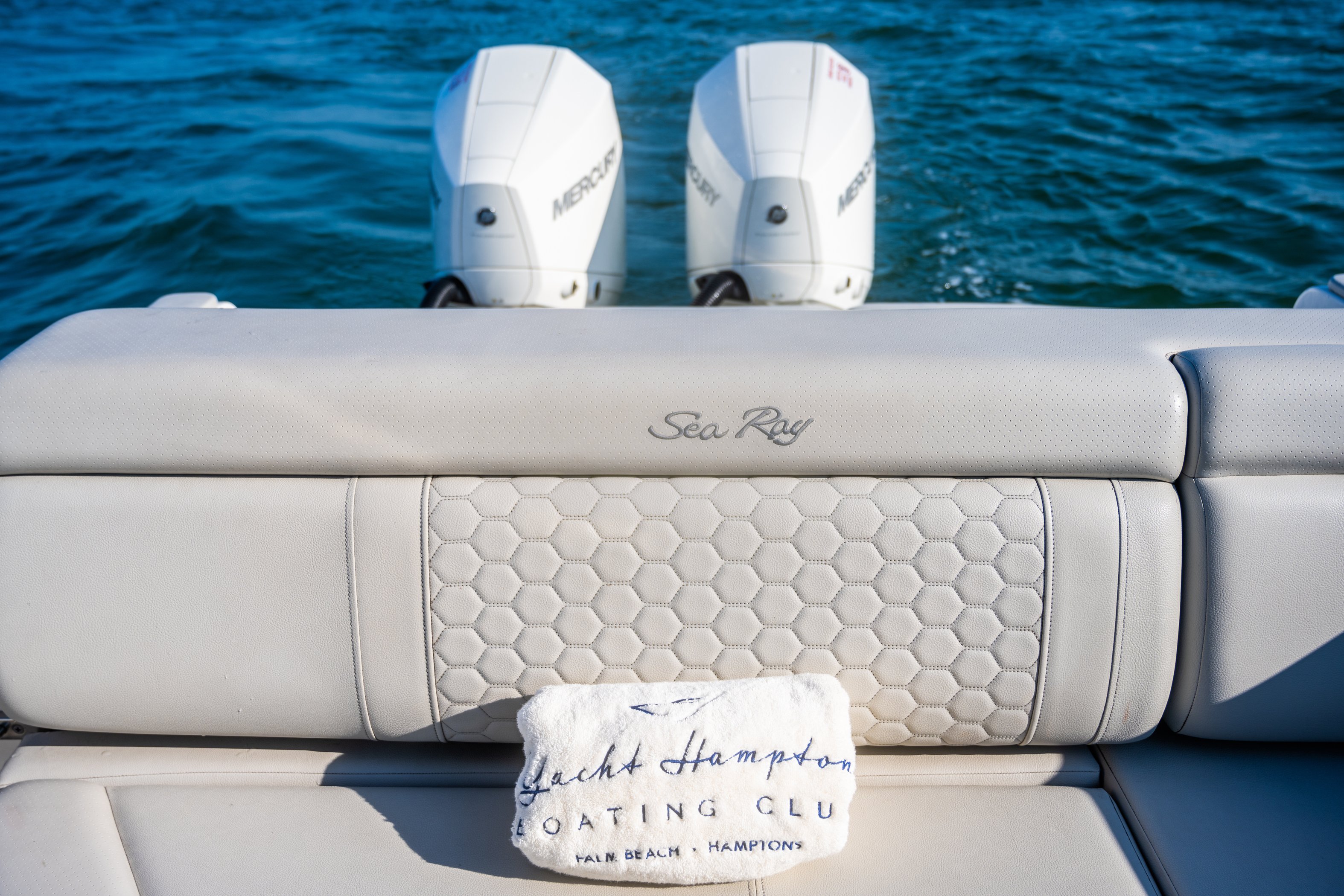 29' Sea Ray 290 | 2023 Speedboat with Bluetooth Stereo & Swim Platform