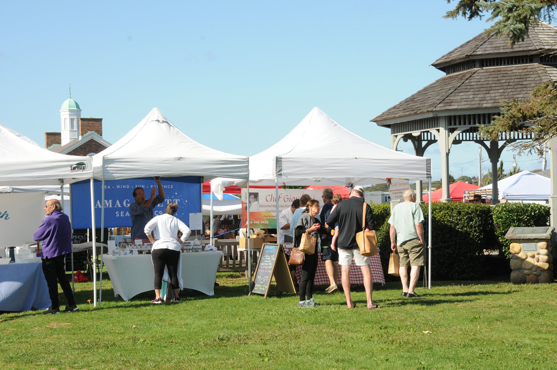 Exploring the Hamptons' Local Farmers Markets: A Guide to Seasonal Produce