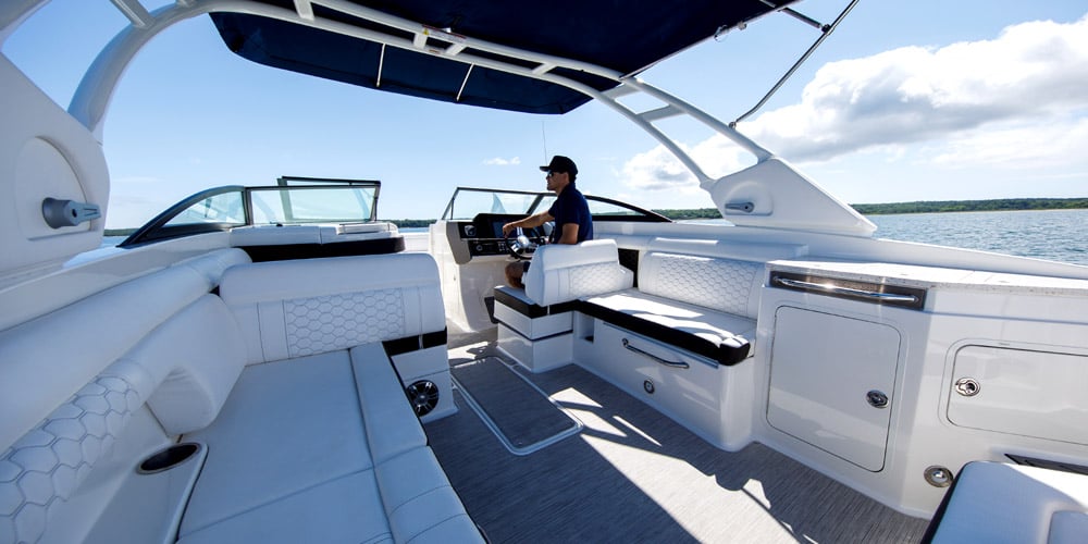 29' Sea Ray 290 | 2022 Speedboat with Bluetooth Stereo & Swim Platform